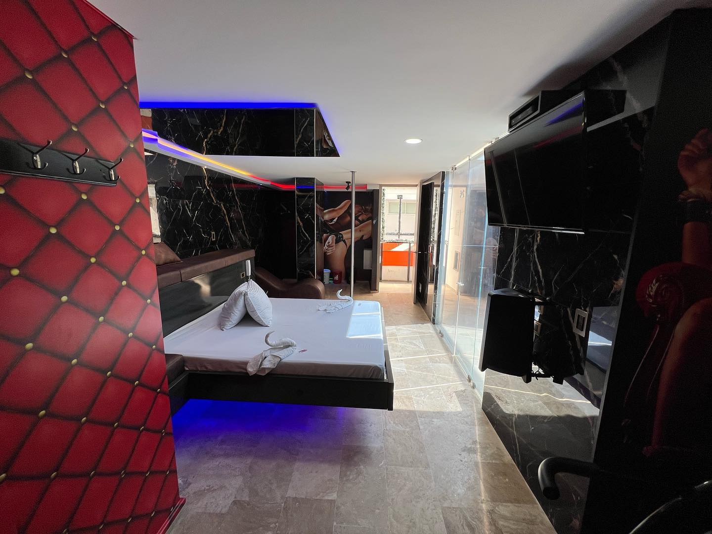 Suite Cuarto Rojo🔥 – Motel Venus
