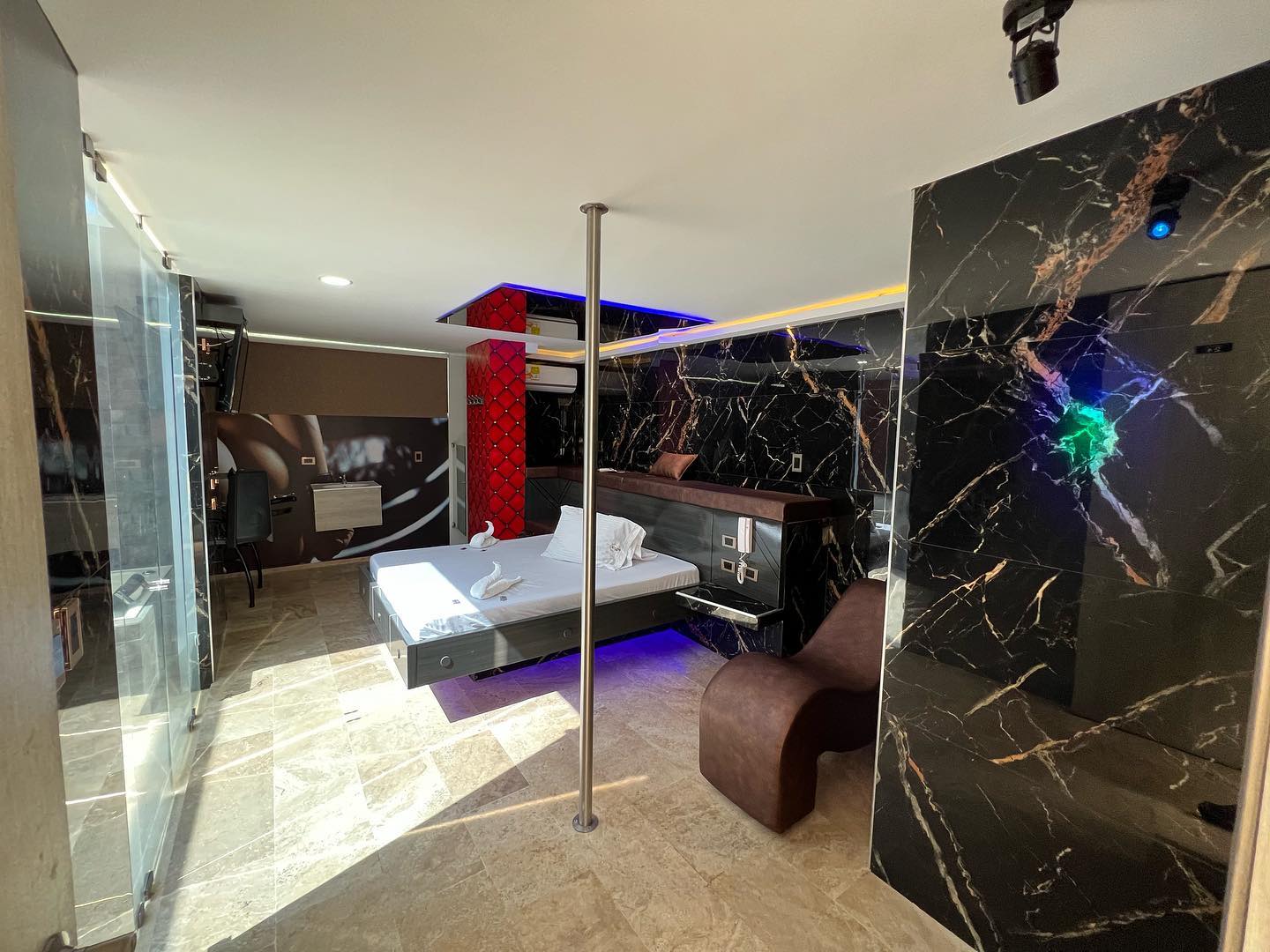 Suite Cuarto Rojo🔥 – Motel Venus